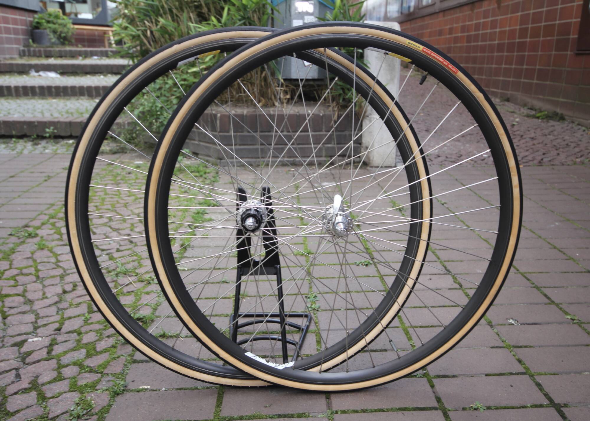 Campagnolo Record 8 Sp Hub / Campagnolo Omega / Wheel Set - velowizard.com