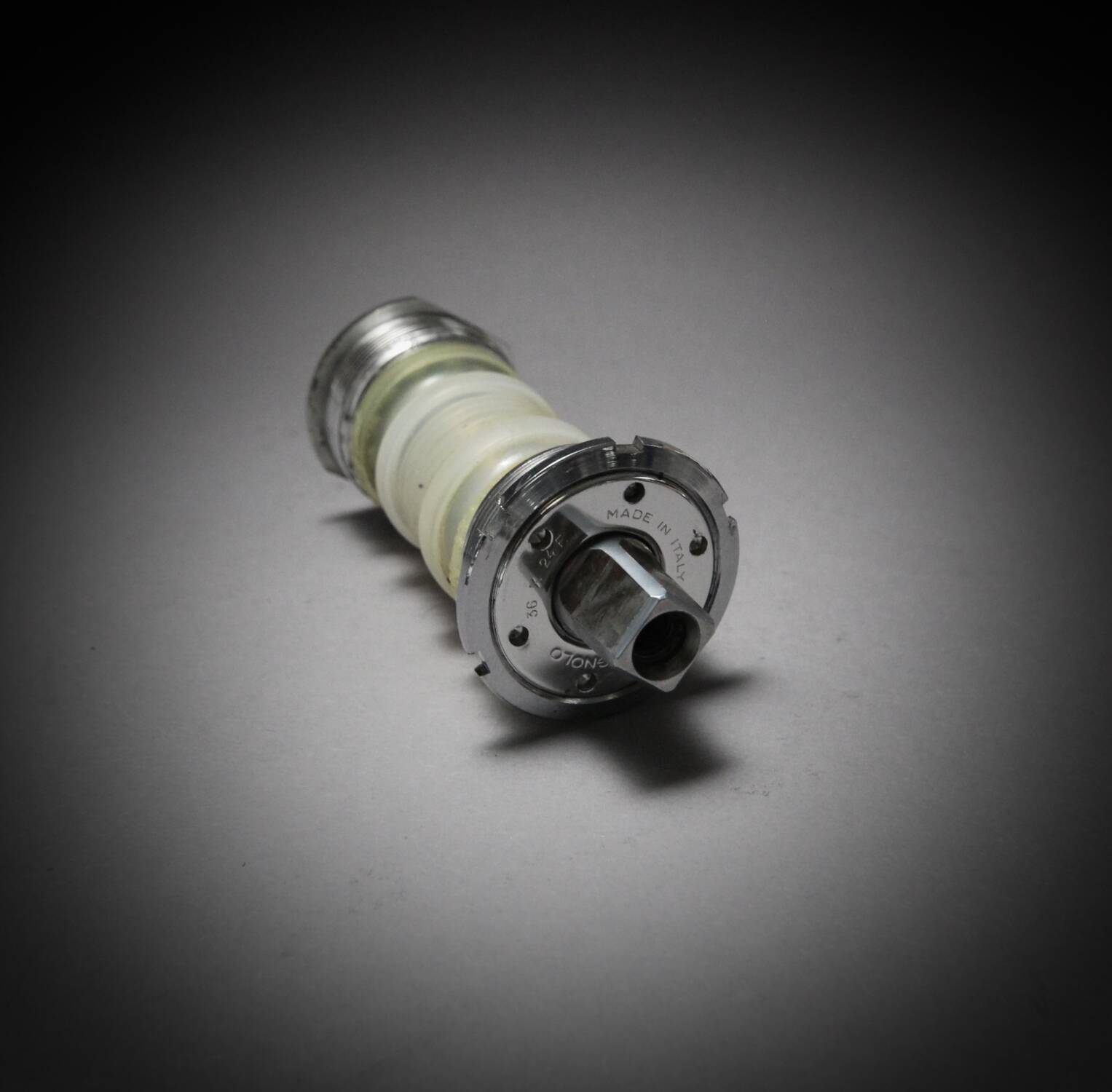 Campagnolo C-Record Bottom Bracket / ITA - velowizard.com